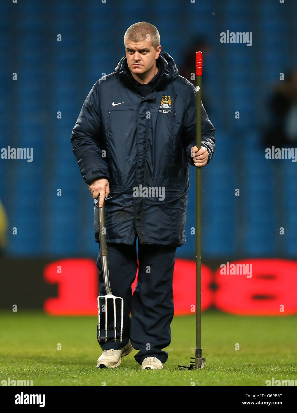 Groundsman soccer hi-res stock photography and images - Alamy