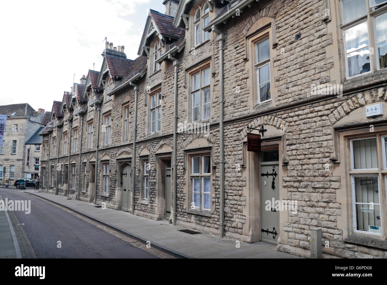 17th century stone cottages hi-res stock photography and images - Alamy