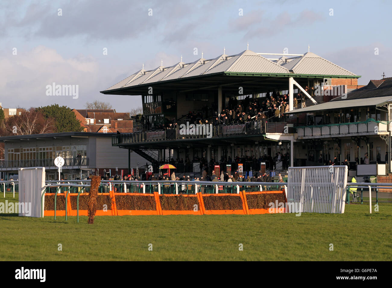 General view of warwick racecourse hi-res stock photography and images ...