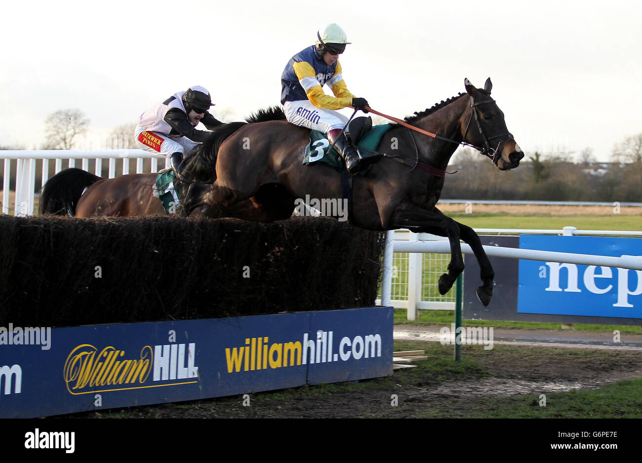 Signage at warwick racecourse hi-res stock photography and images - Alamy