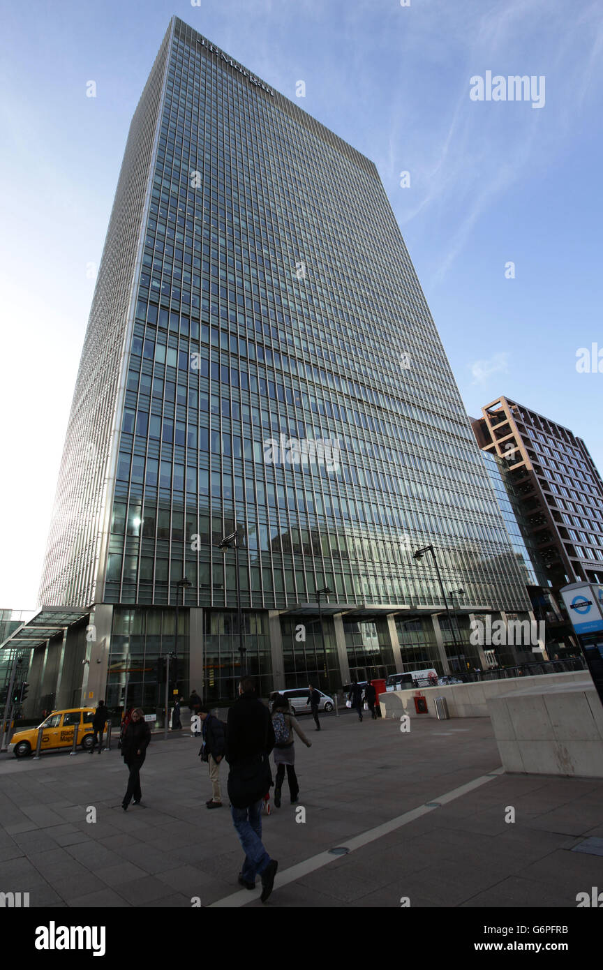 Man fall from building hi-res stock photography and images - Alamy