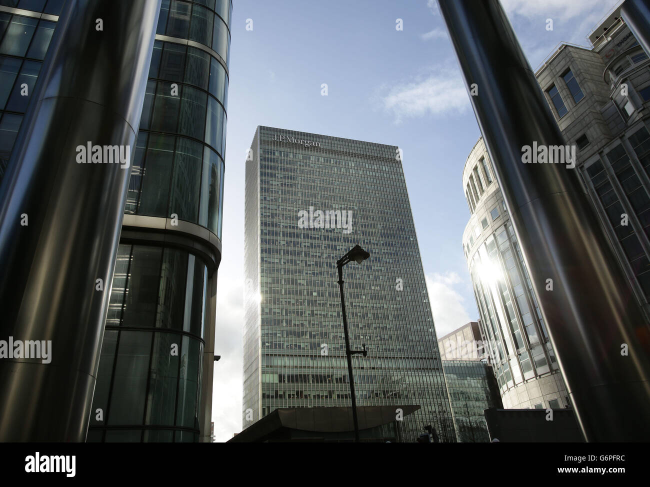 Man dies in fall from building Stock Photo - Alamy