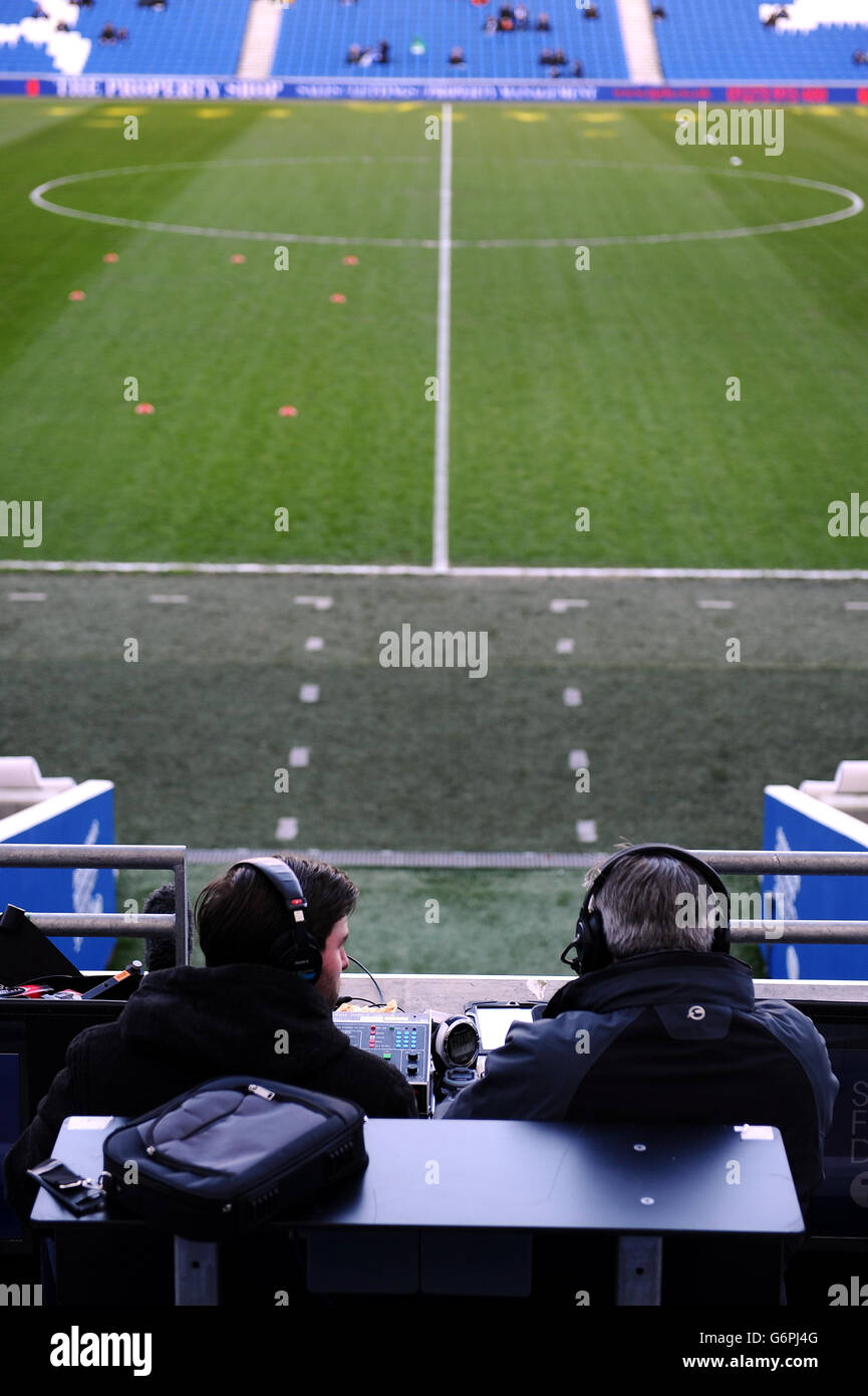 Commentary positions hi-res stock photography and images - Alamy