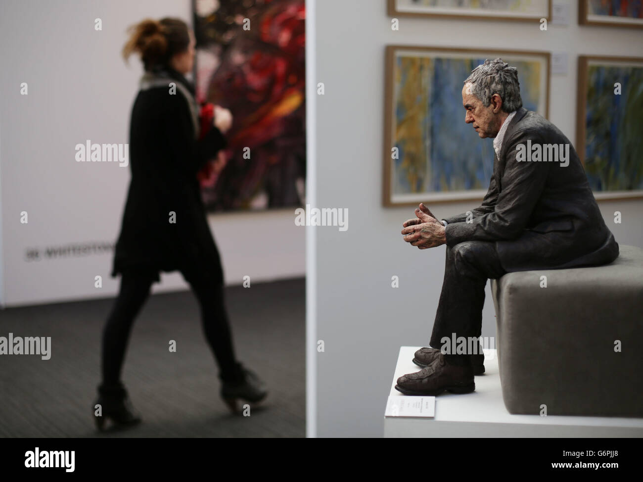 Sitting figure hi-res stock photography and images - Alamy