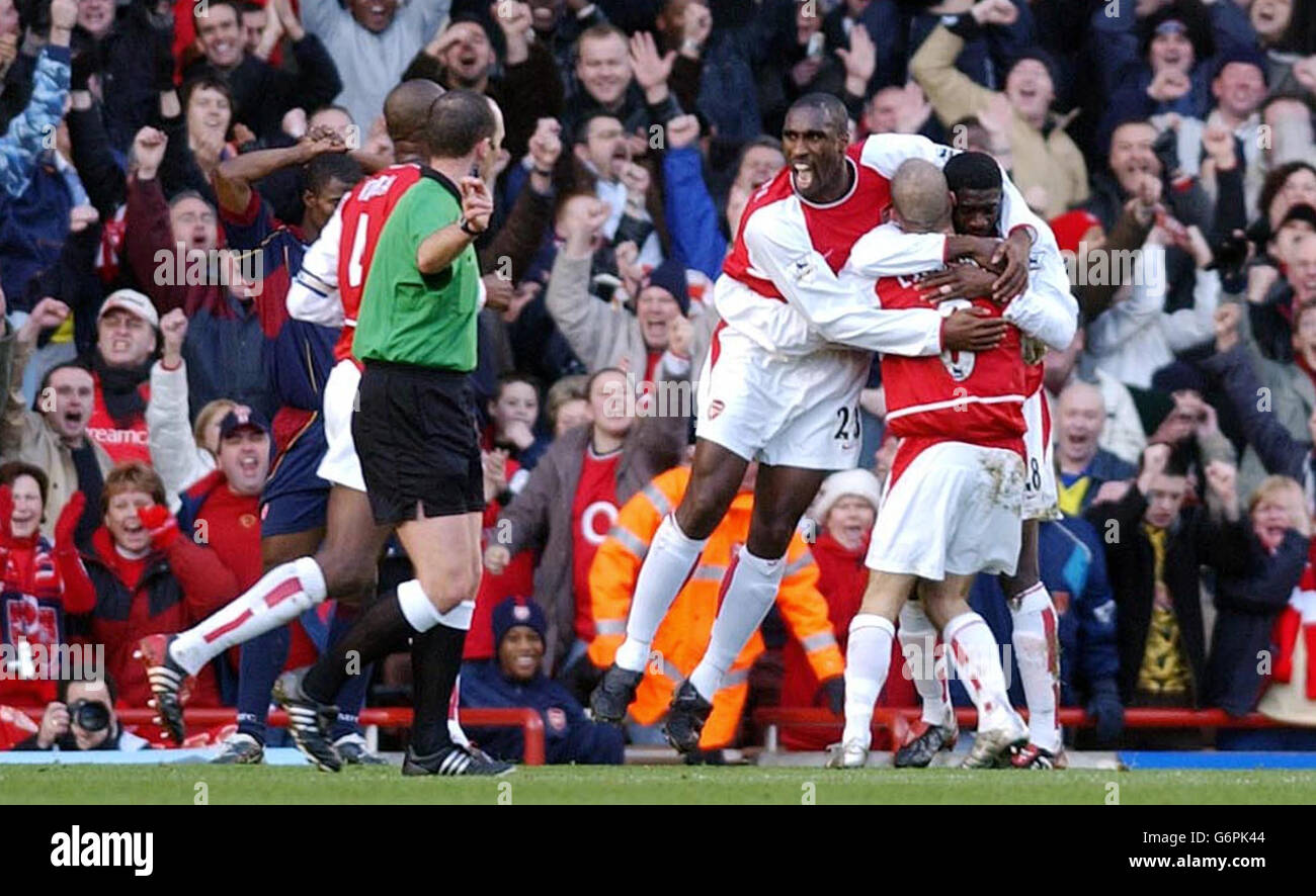 Arsenal celebrate 2004 hi-res stock photography and images - Alamy