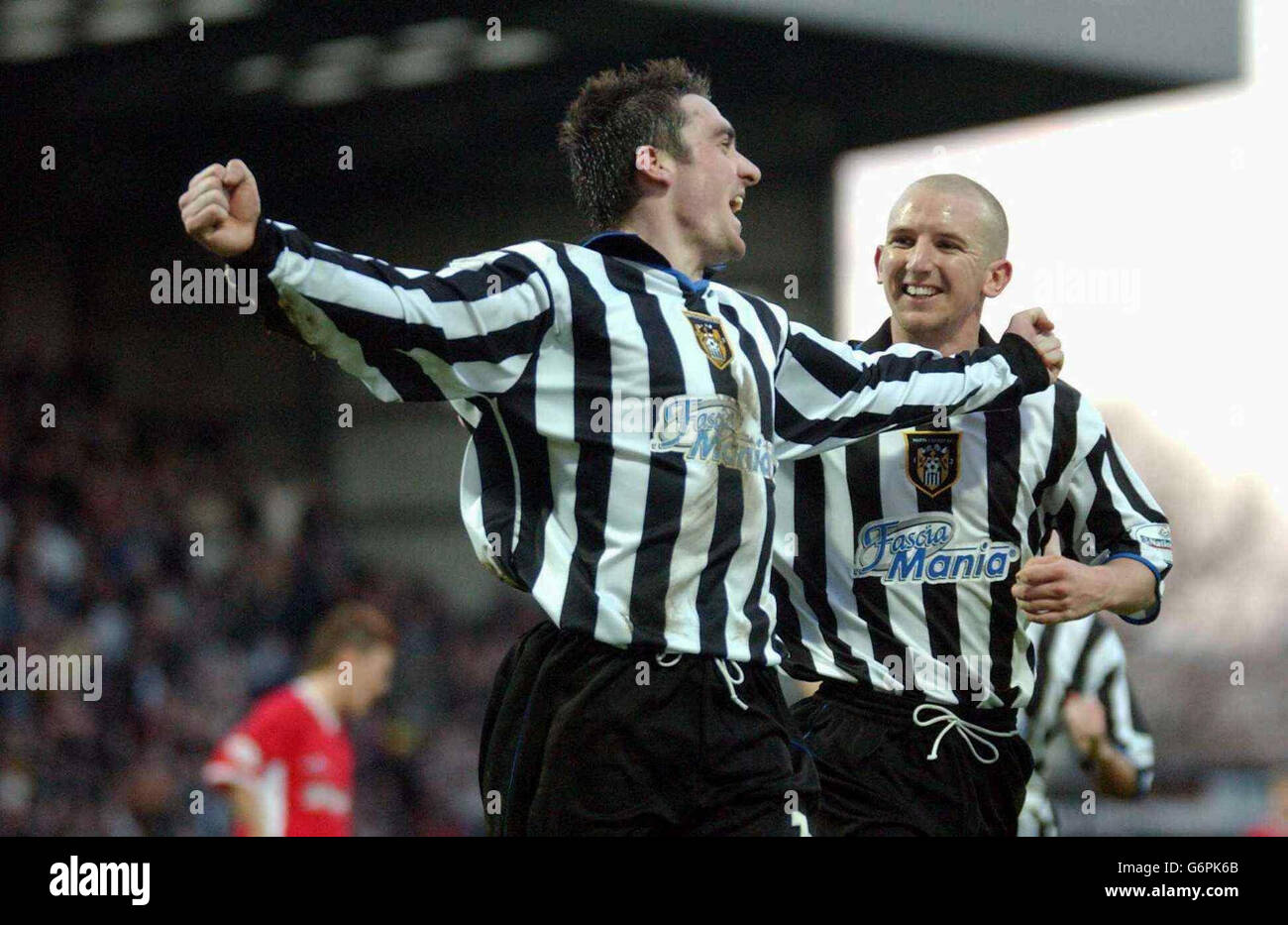 SOCCER Notts County v Swindon Stock Photo - Alamy