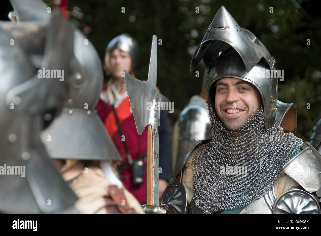 Knight armour hands hi-res stock photography and images - Alamy