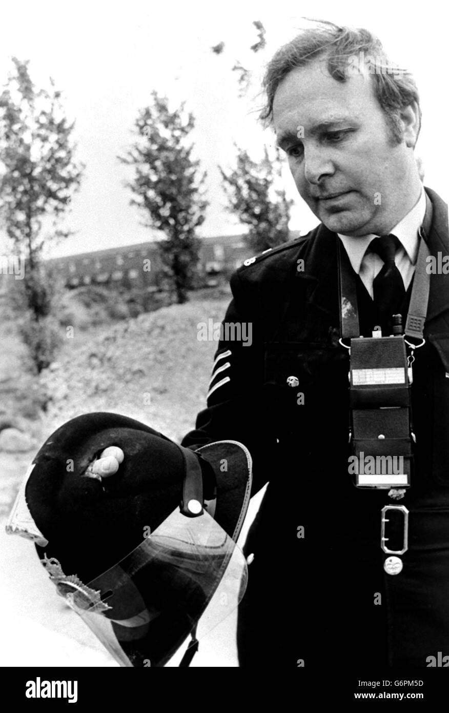 Graham Shaw with damaged helmet Stock Photo - Alamy