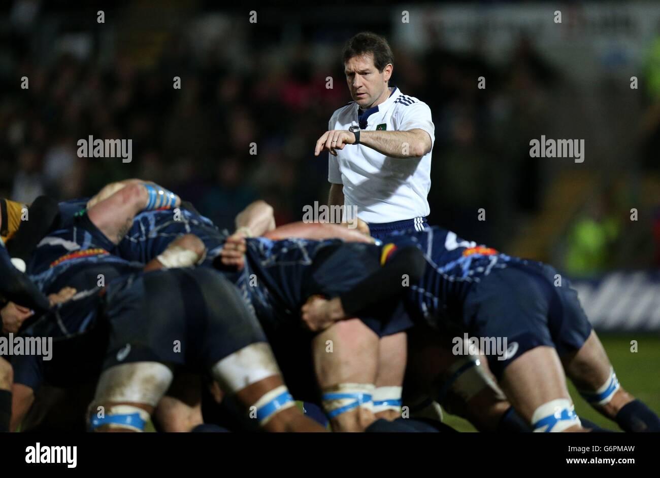 Rugby union referee signals hi-res stock photography and images - Alamy
