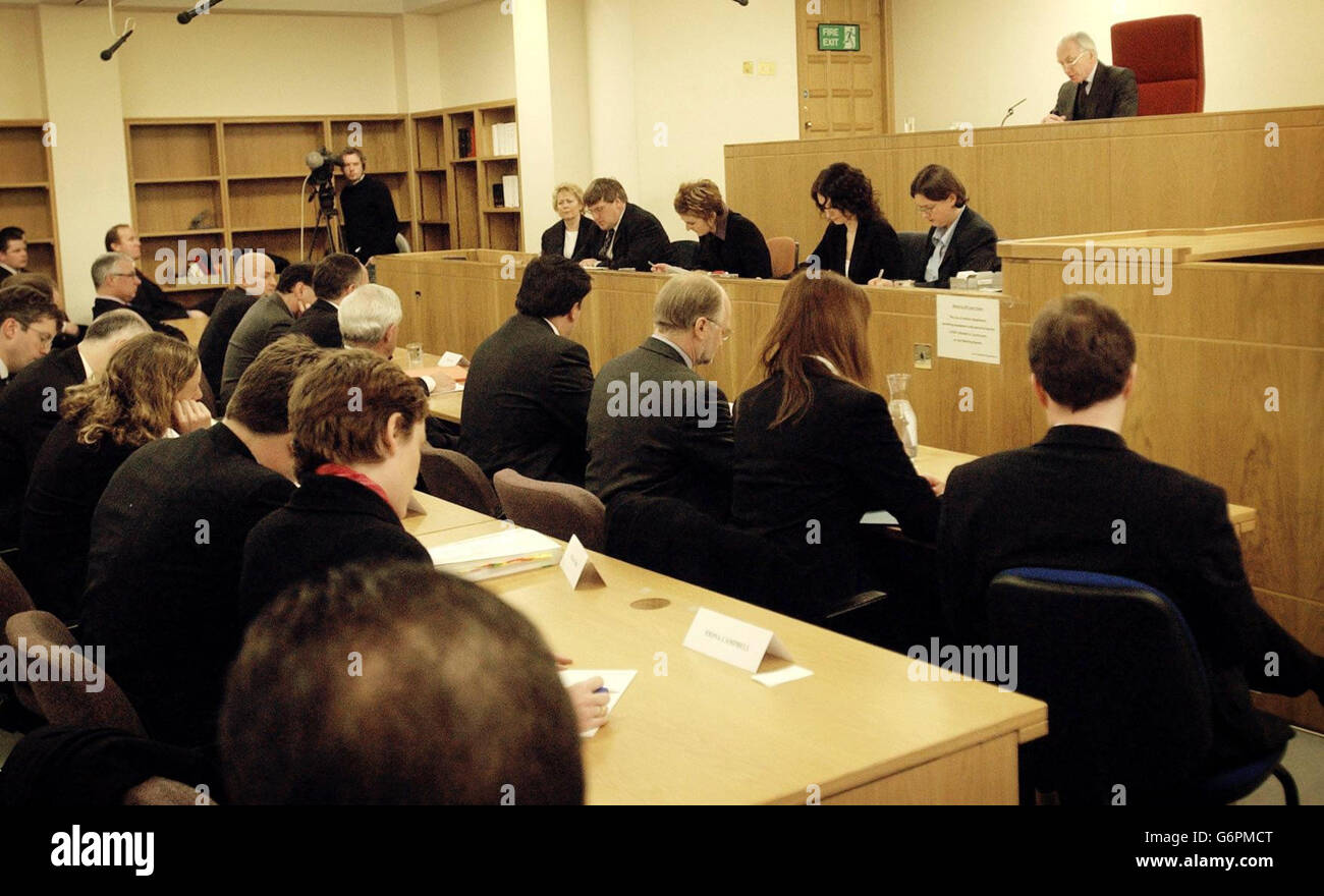 Lord hutton speaks high court hi-res stock photography and images - Alamy