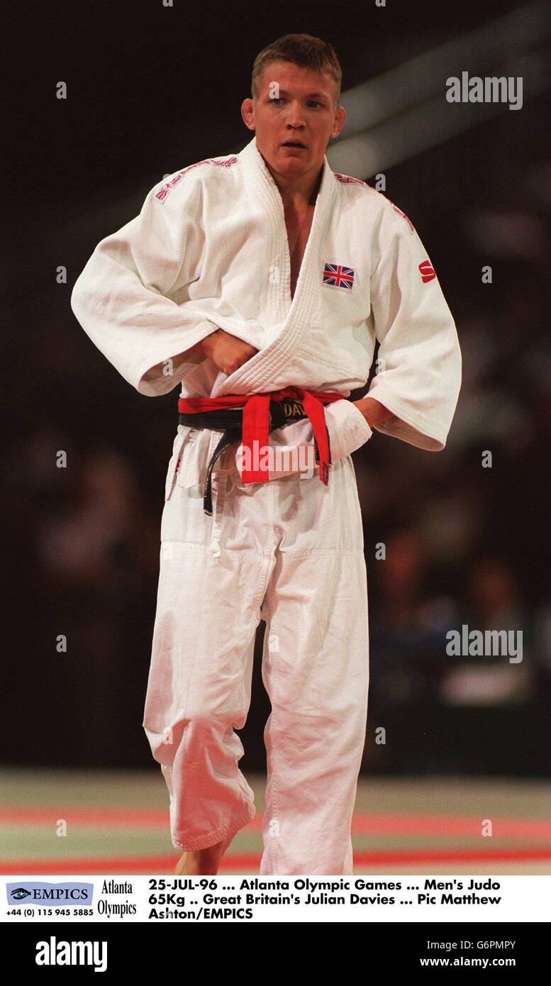 Mens judo kg great britains julian davies hi-res stock photography and ...