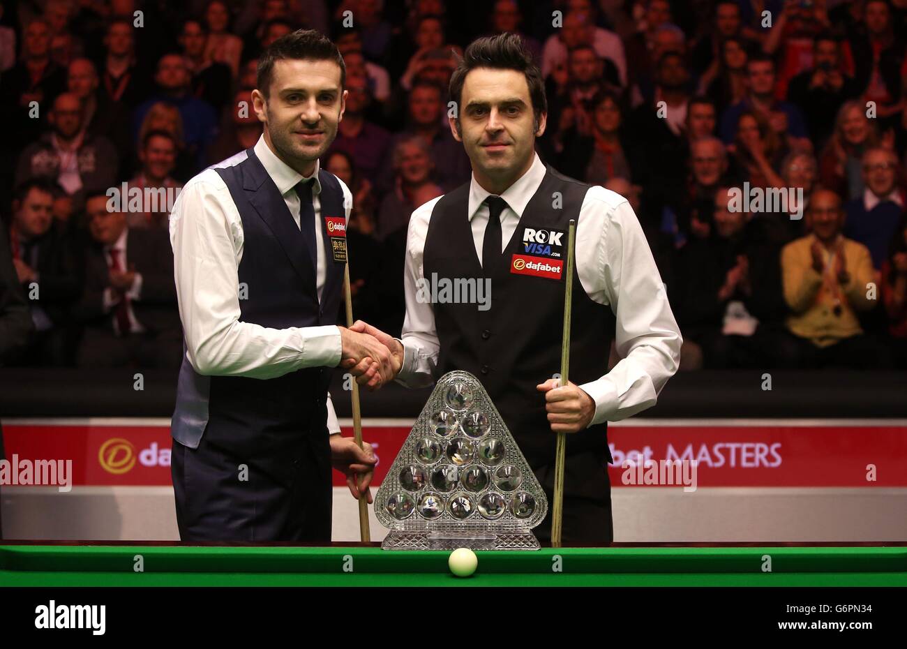 Mark Selby (left) and Ronnie O'Sullivan, right pose for a pre-match ...