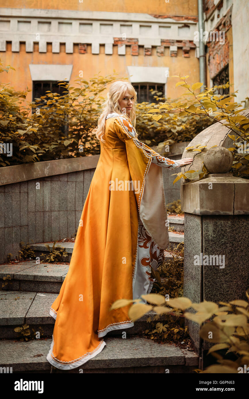 Lady in medieval costume Stock Photo - Alamy