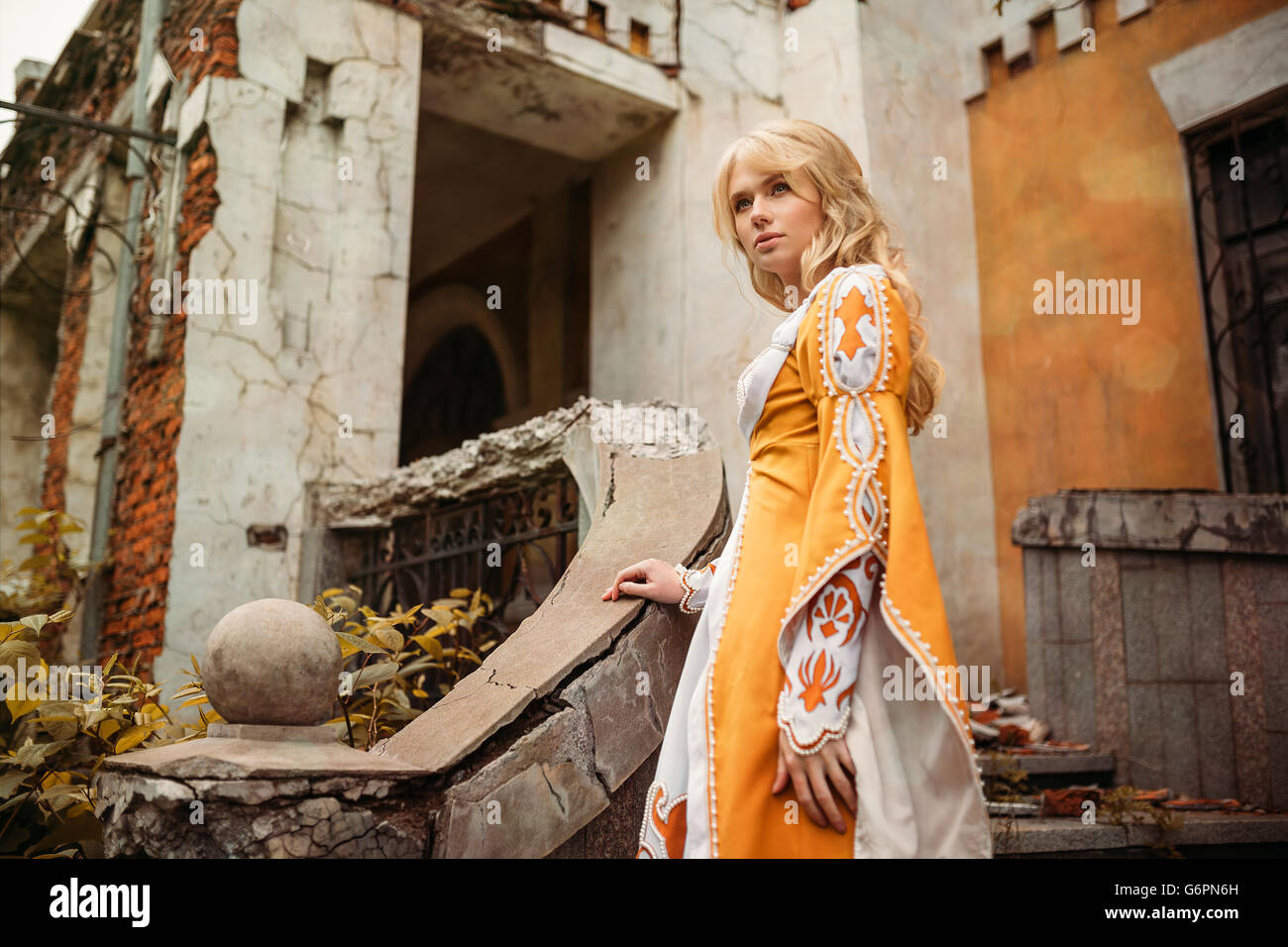 Lady in medieval costume Stock Photo - Alamy