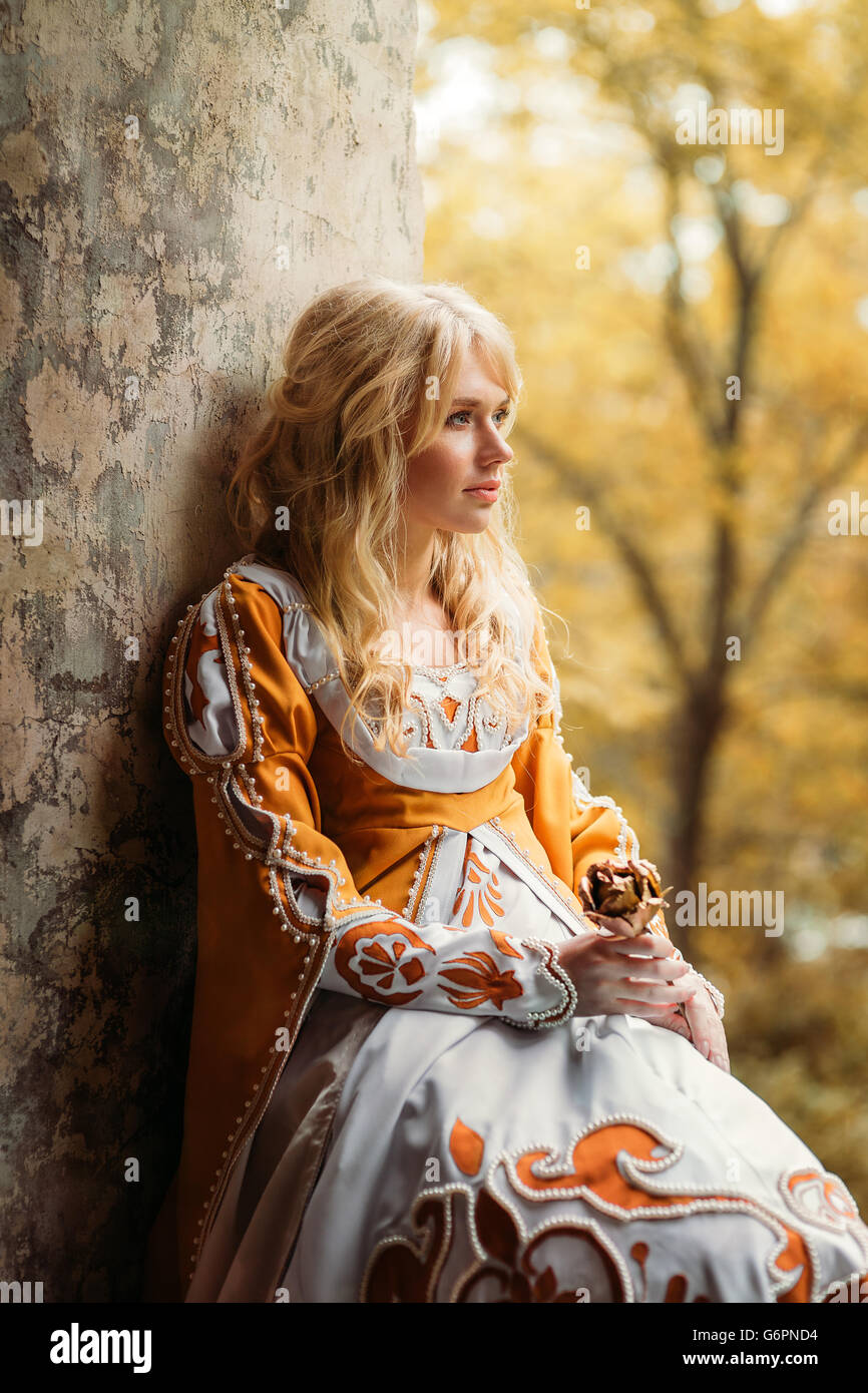 Lady in medieval costume Stock Photo - Alamy
