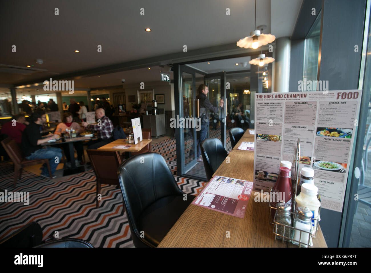 M40 service station hi-res stock photography and images - Alamy