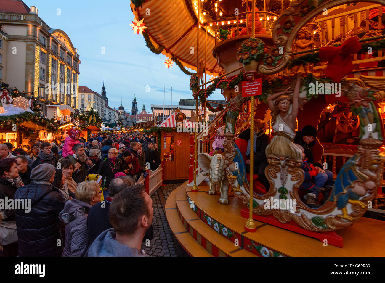 Striezelmarkt ( Christmas market ) at Altmarkt, Dresden, Germany ...