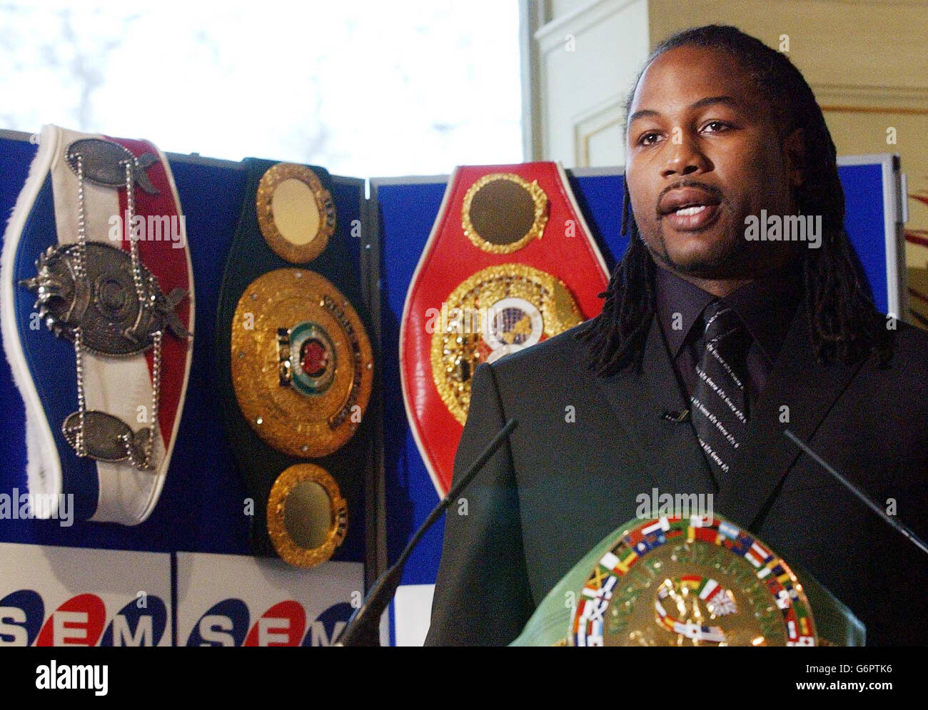 World heavyweight champion lennox lewis hi-res stock photography and ...