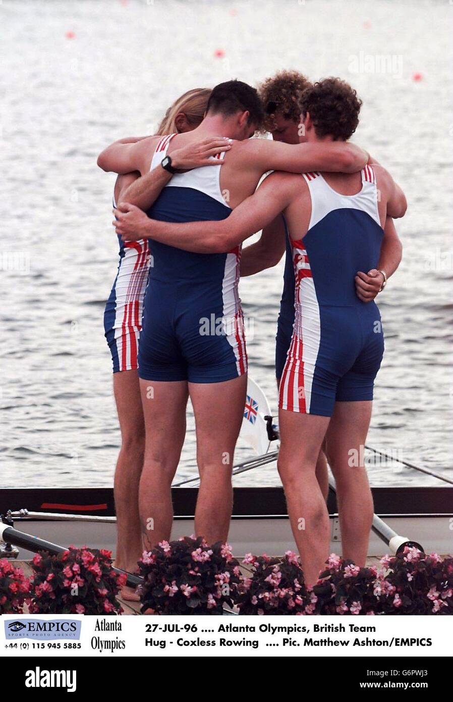 British team hug rupert obholzer hi-res stock photography and images ...