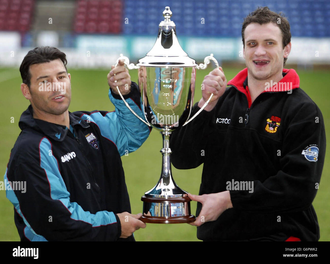 Sport rugby league trophy craig gower jamie peacock High Resolution ...
