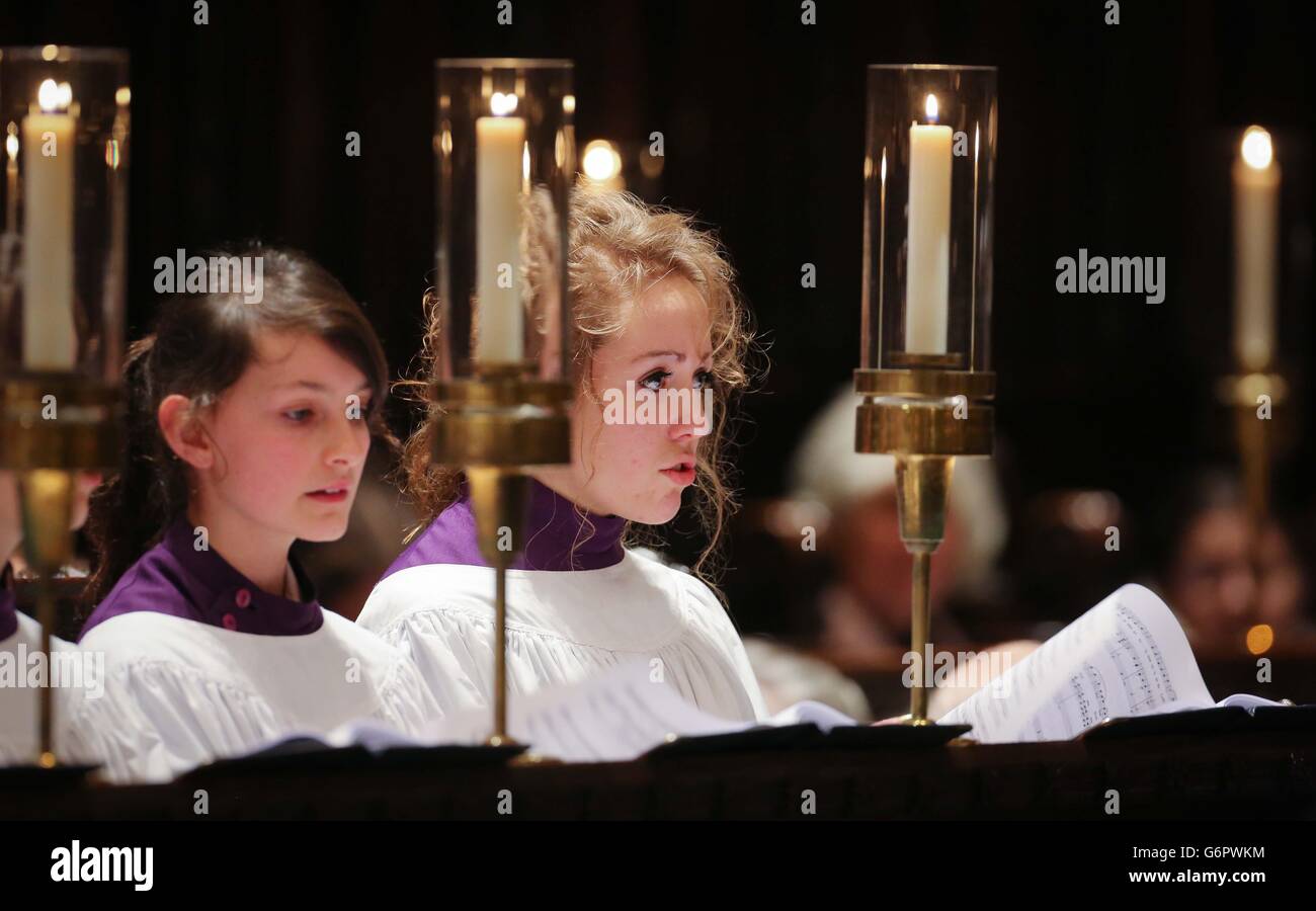 Canterbury Cathedral Girls Choir Stock Photo - Alamy
