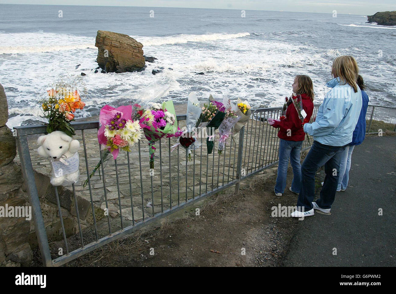 Tributes scene jade anderson death hi-res stock photography and images ...