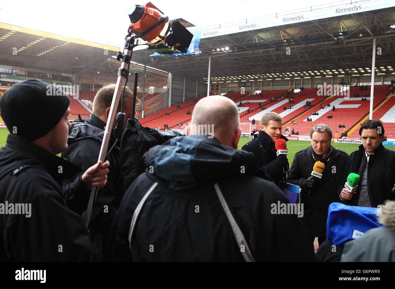 Bt sport presenter darrell currie hi-res stock photography and images ...