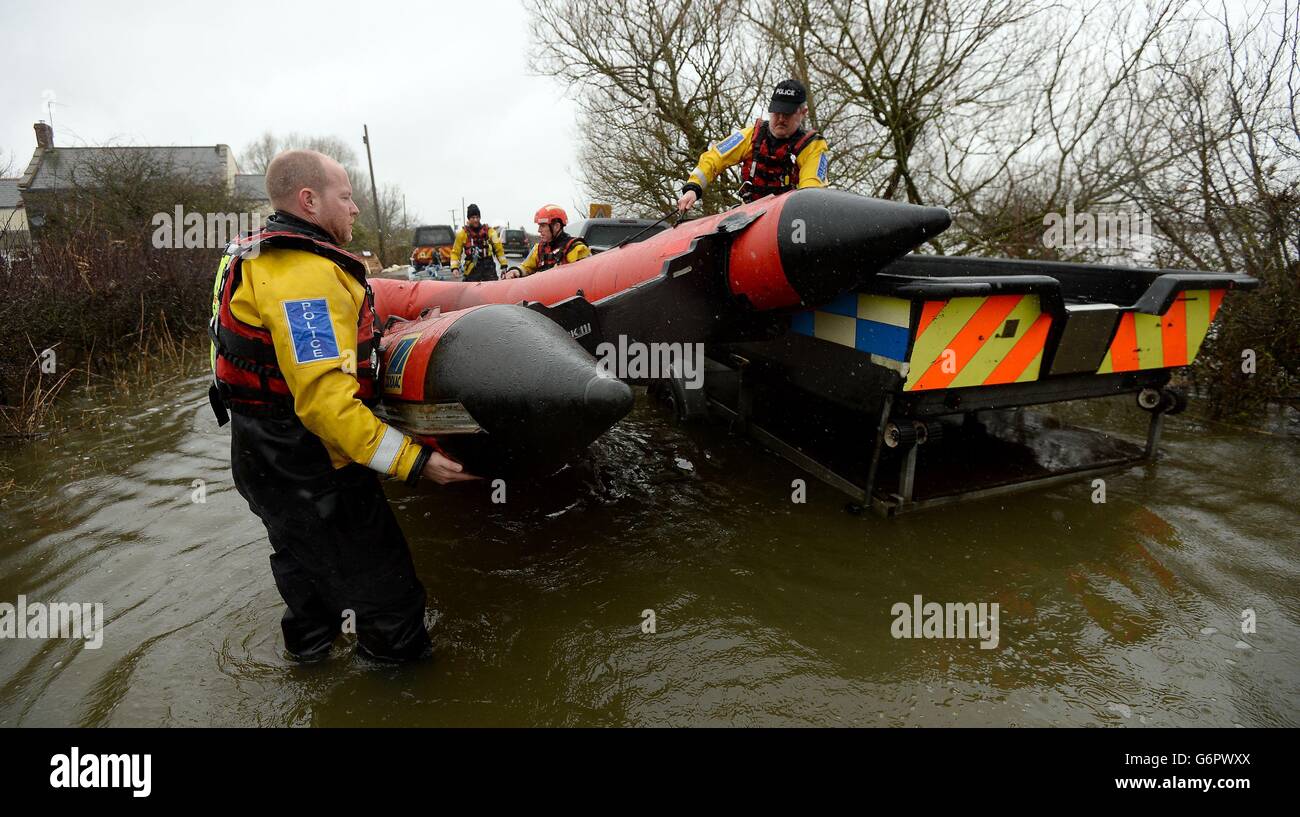 Members of the Avon and Somerset Police Underwater Search Unit prepare ...