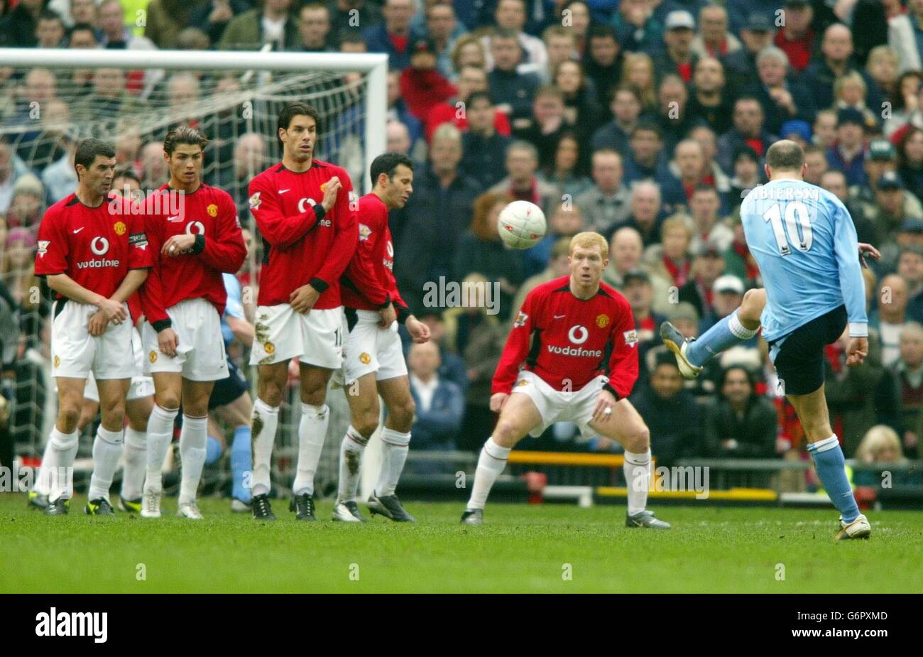 Manchester United's defence line up against a free kick from Manchester ...