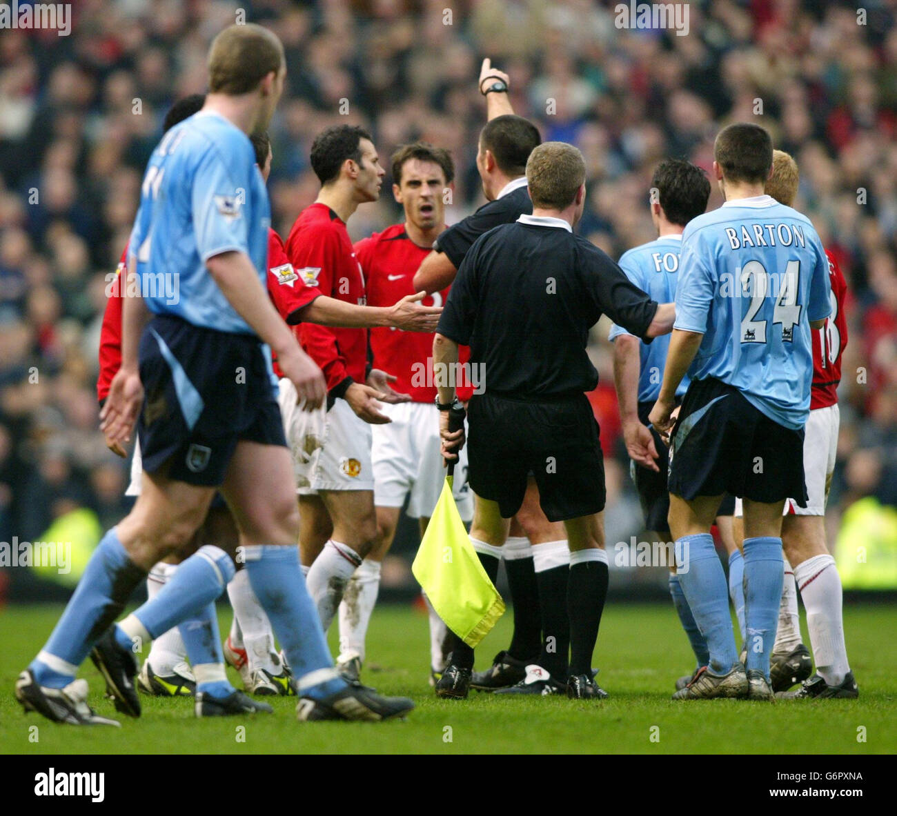 Jeff winter referee hi-res stock photography and images - Alamy