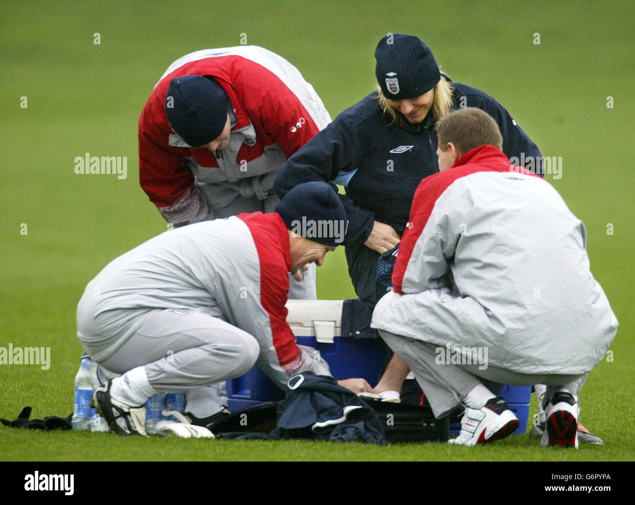 Football england team physio hi-res stock photography and images - Alamy