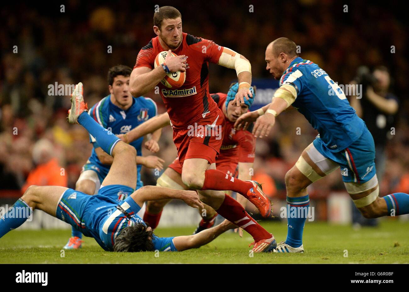 Wales' Alex Cuthbert (centre) gets away from Italy's Sergio Parisse ...