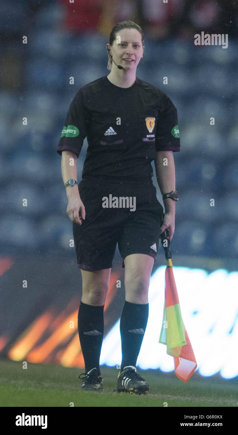 Female referee hi-res stock photography and images - Alamy
