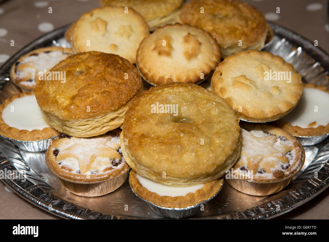 Traditional british mince pies hi-res stock photography and images - Alamy