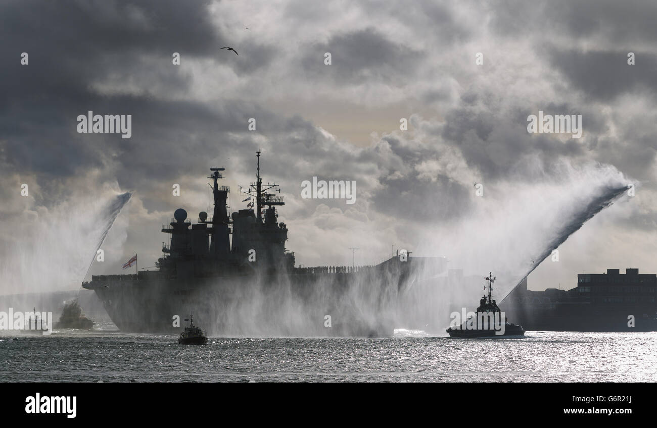 Hms Illustrious Returns Home High Resolution Stock Photography and ...