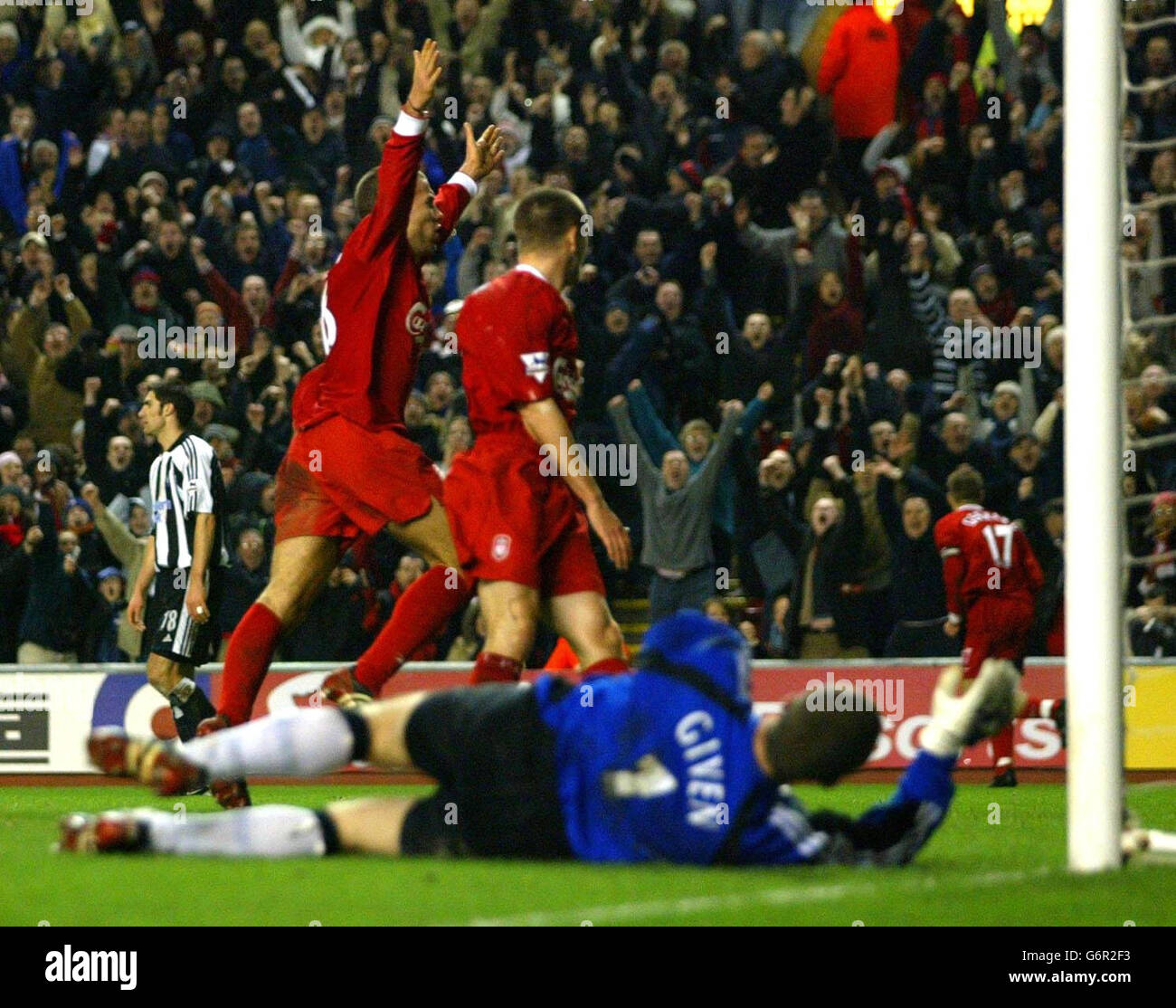 Liverpool's Bruno Cheyrou (left) celebrates after scoring during the FA ...