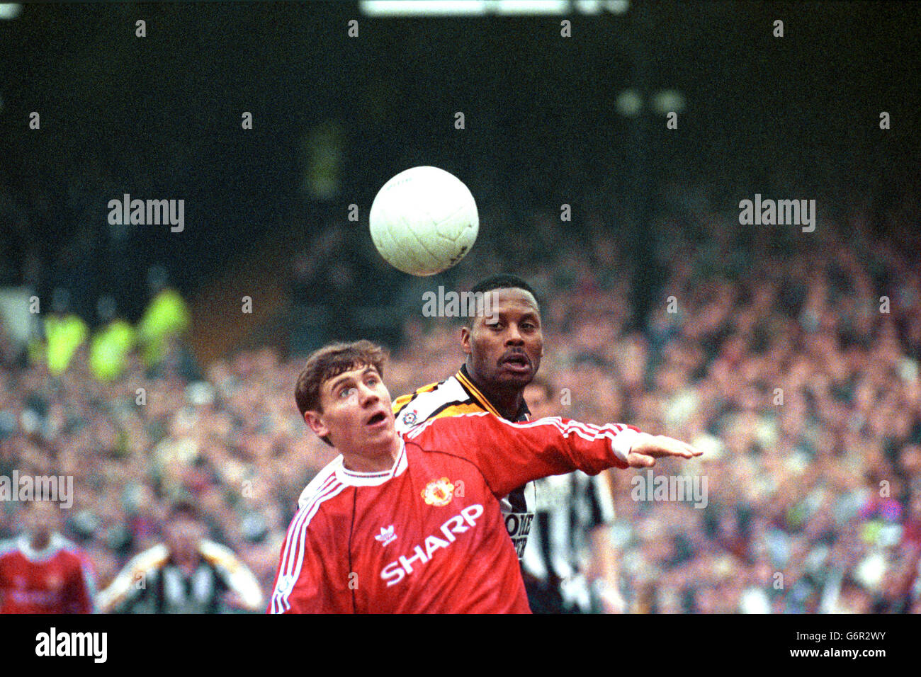 Manchester United's Andrei Kanchelskis (front) and Notts County's Alan ...