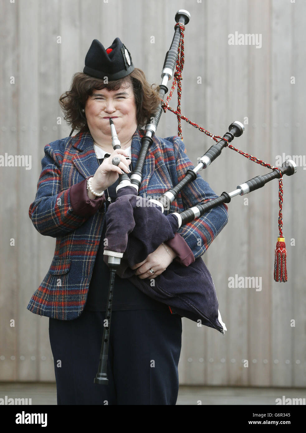Susan Boyle is unveiled as chieftain of the pipe band event at the ...