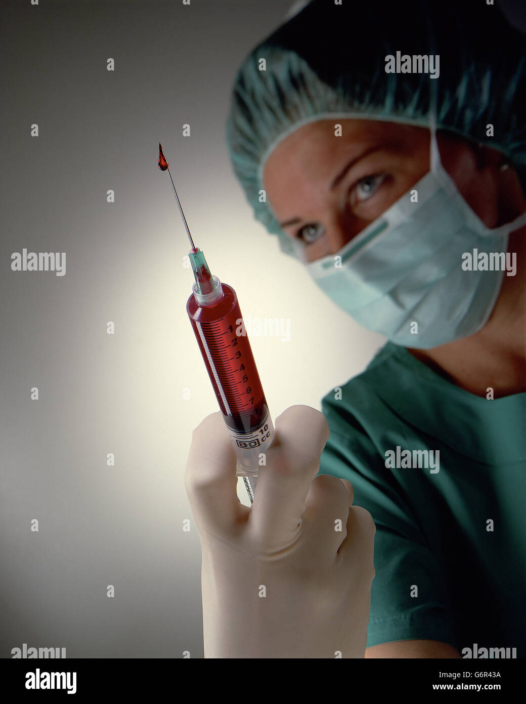 Nurse syringe hi-res stock photography and images - Alamy