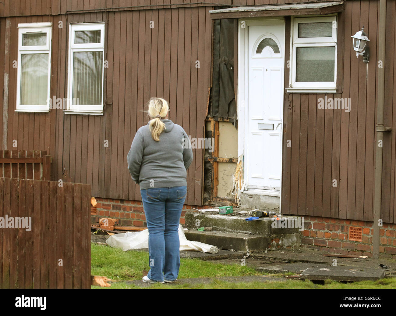 Lorry crashes into house hi-res stock photography and images - Alamy