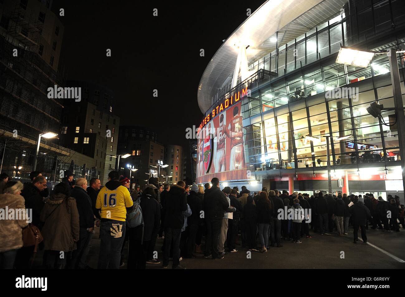 Fans queue outside the Emirates Stadium before the match Stock Photo ...