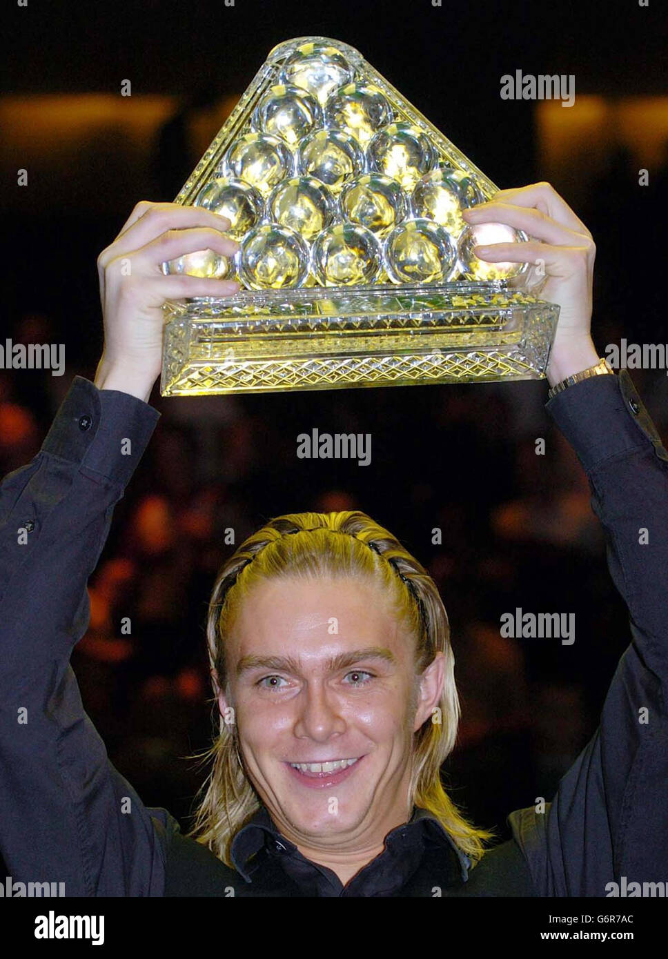 Sport snooker celebrating trophy paul hunter hi-res stock photography ...