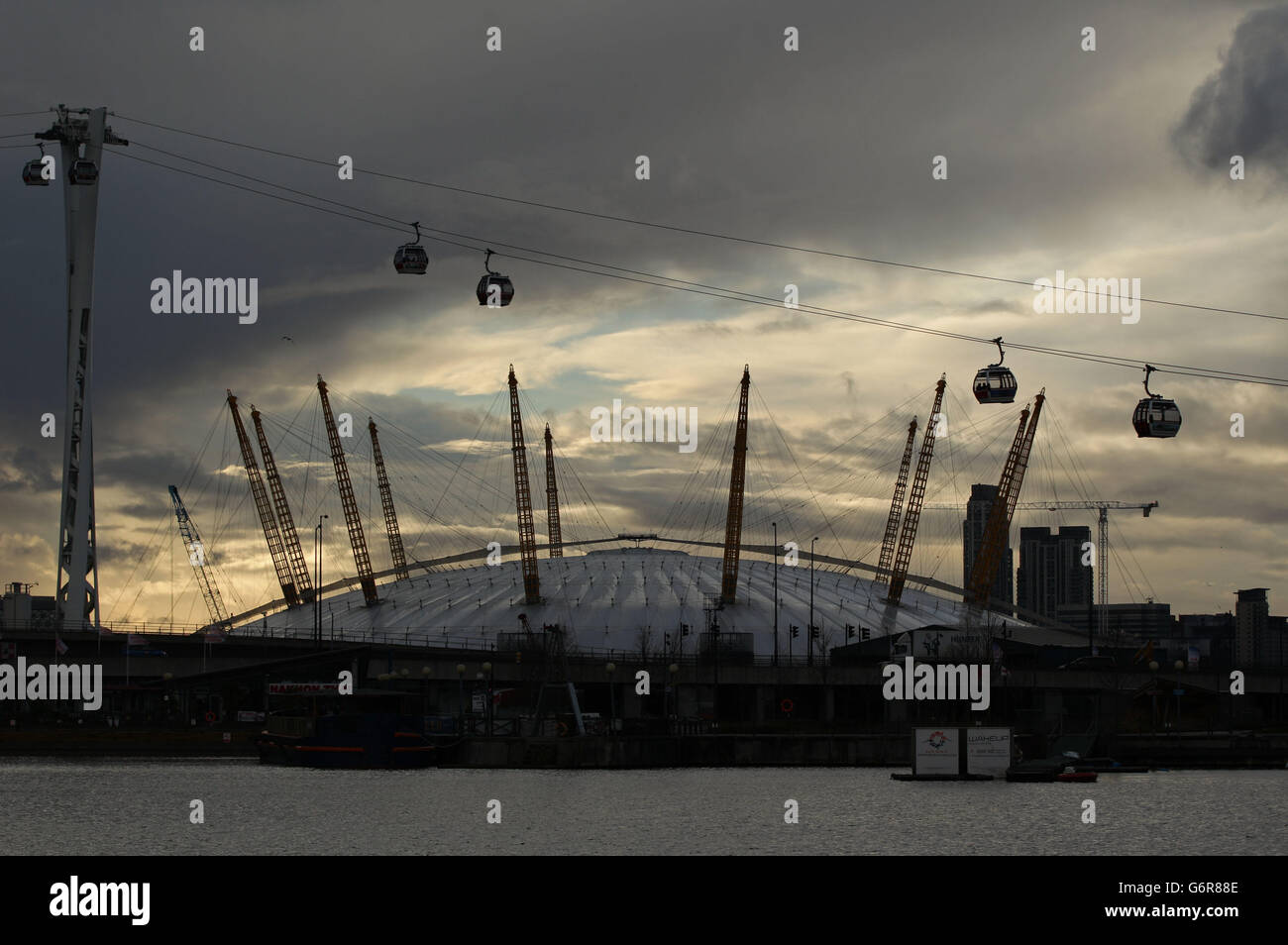 A view of the O2 Arena with Emirates Air Line cable cars travelling ...