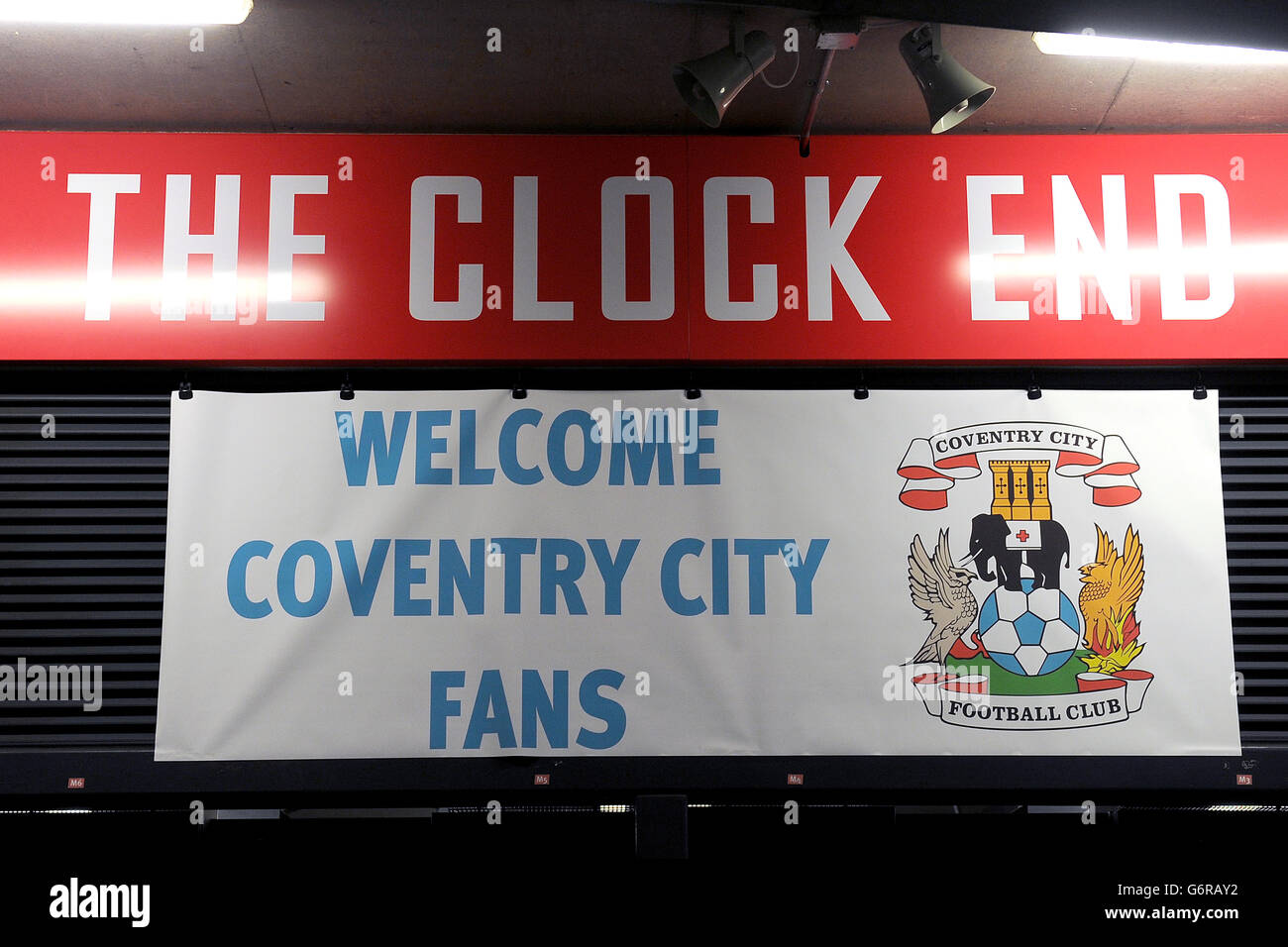 Emirates stadium clock end hi-res stock photography and images - Alamy
