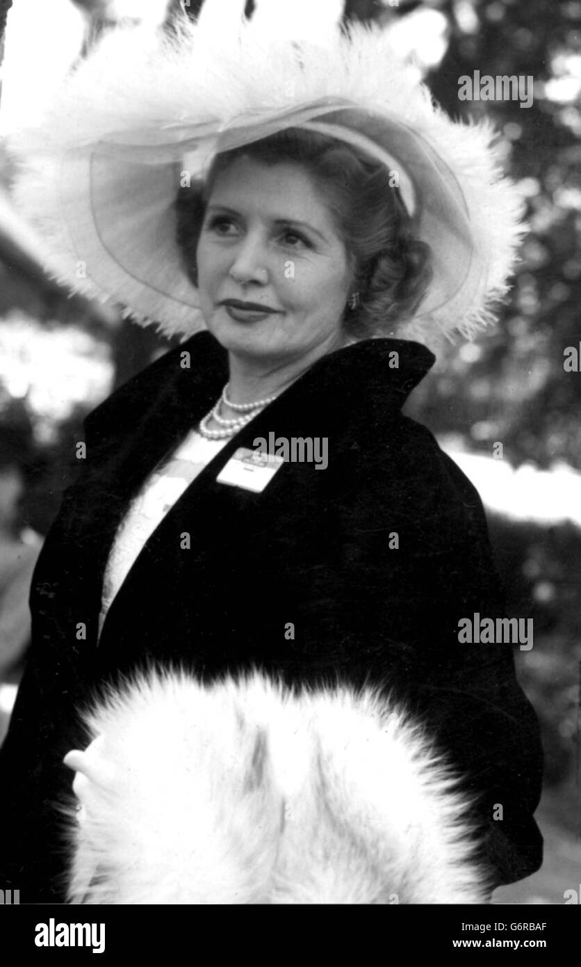 Lady docker royal ascot races hi-res stock photography and images - Alamy
