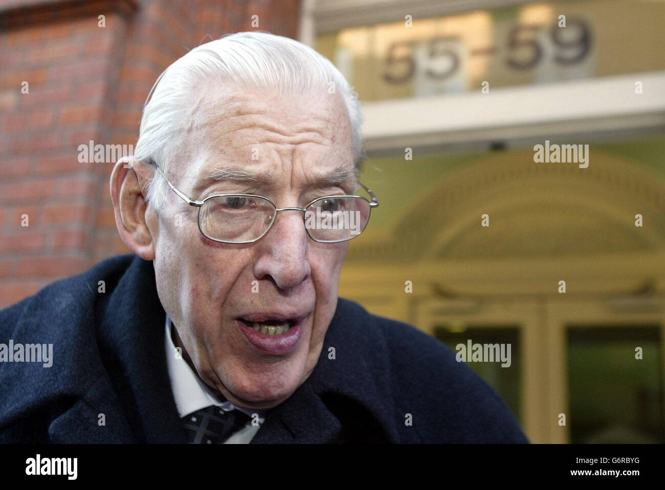 Ian Paisley speaks to media Stock Photo - Alamy