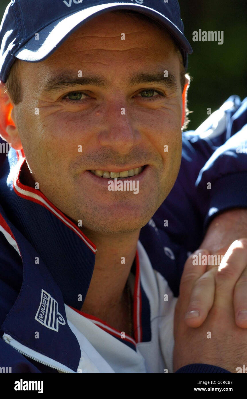 England's Graham Thorpe relaxes Stock Photo - Alamy