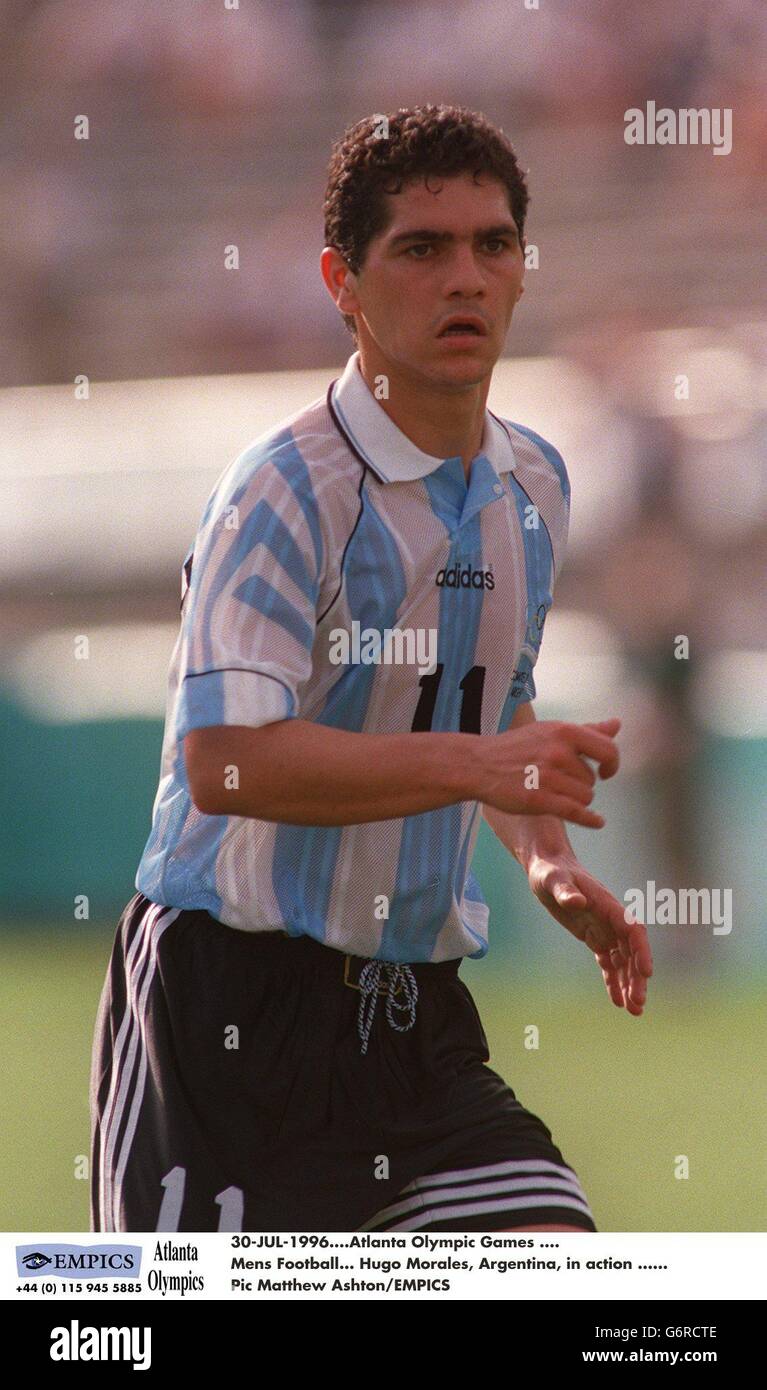 Mens soccer hugo morales hi-res stock photography and images - Alamy