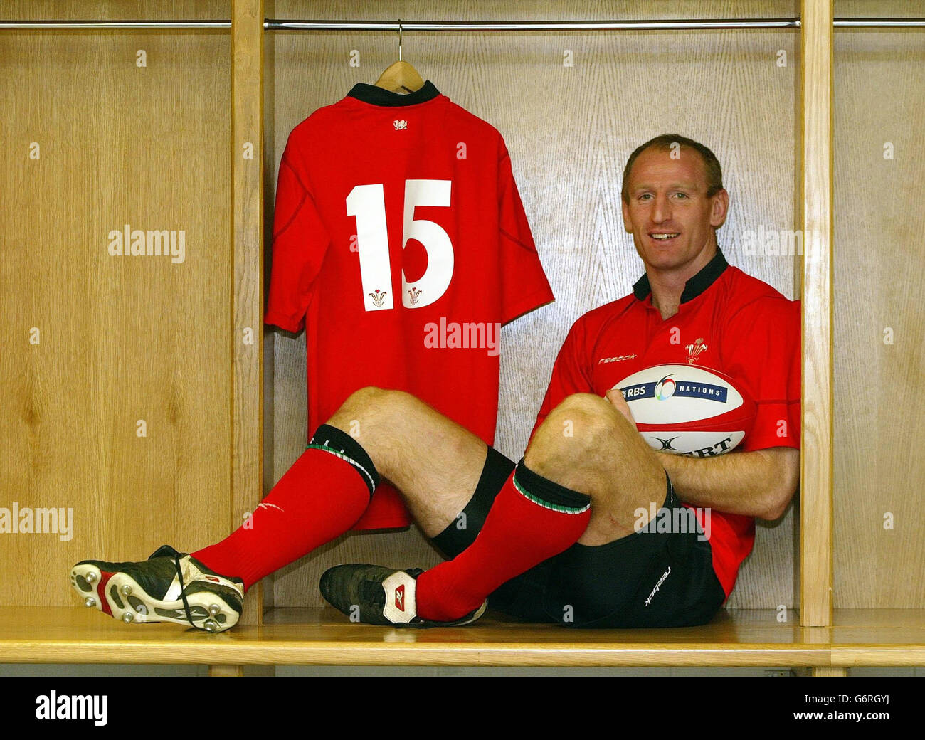 Gareth thomas poses hi-res stock photography and images - Alamy