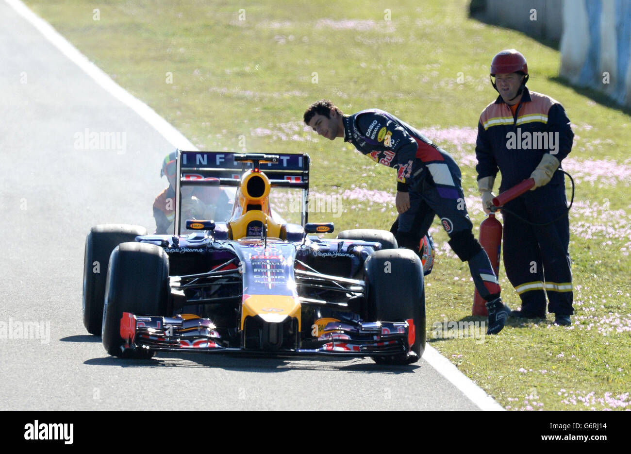 Formula one racing car broken hi-res stock photography and images - Alamy